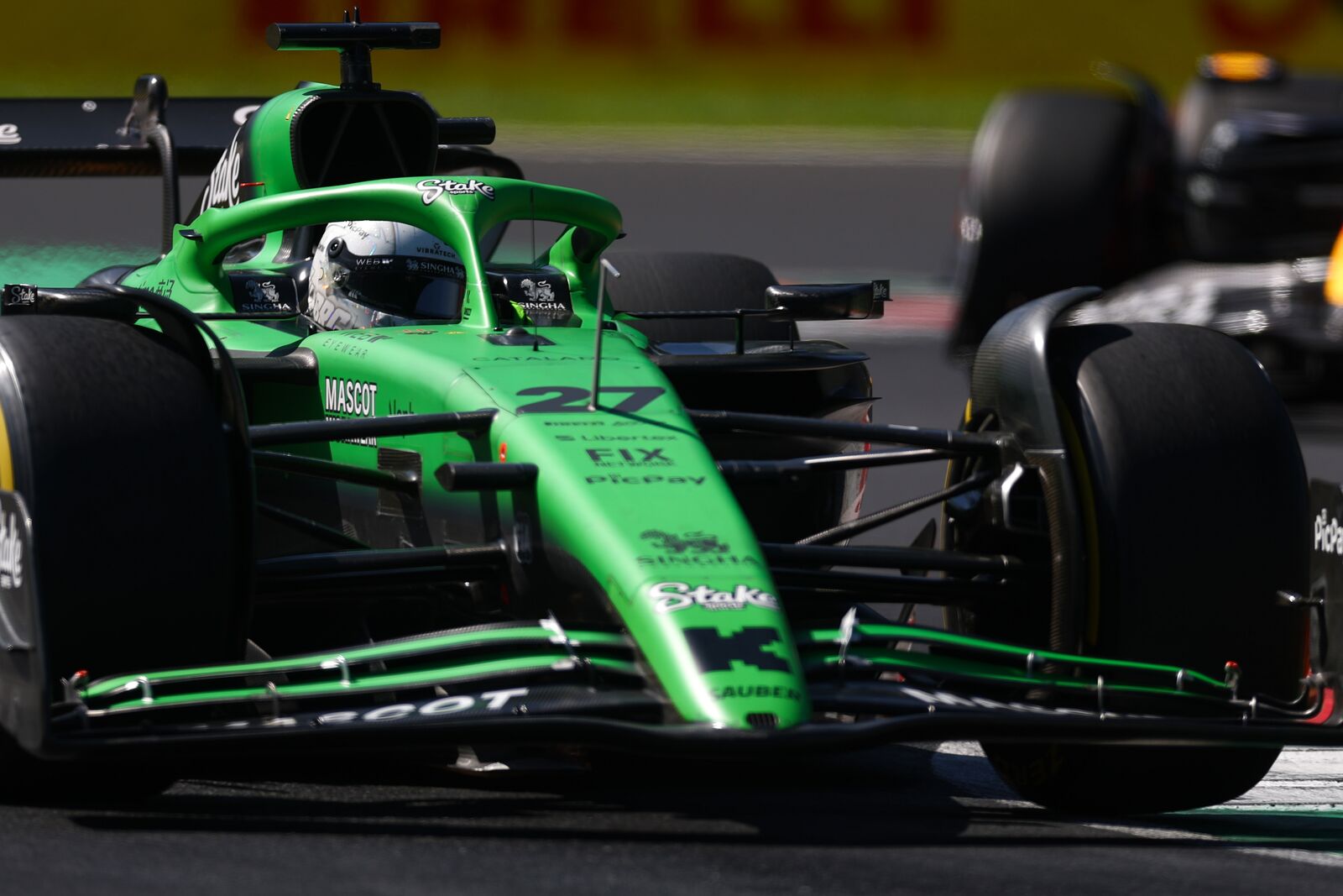 F1 COSMOS | Hülkenberg Explains Sauber's Delay in 2026 F1 Sim Runs